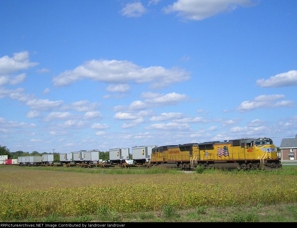 UP 4887 On NS 215 Eastbound Running Late